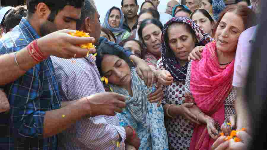Pandits who braved 1990 leaving ‘Normal’ Kashmir - Kashmir InFocus